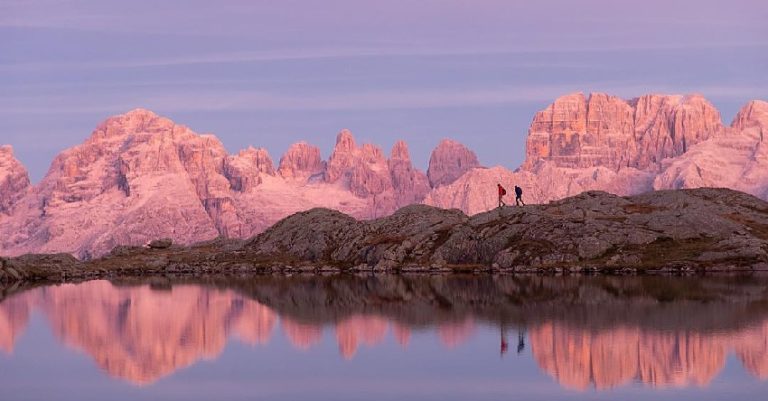 Il lago Nero è ormai un "cult" tra gli appassionati di Instagram ...